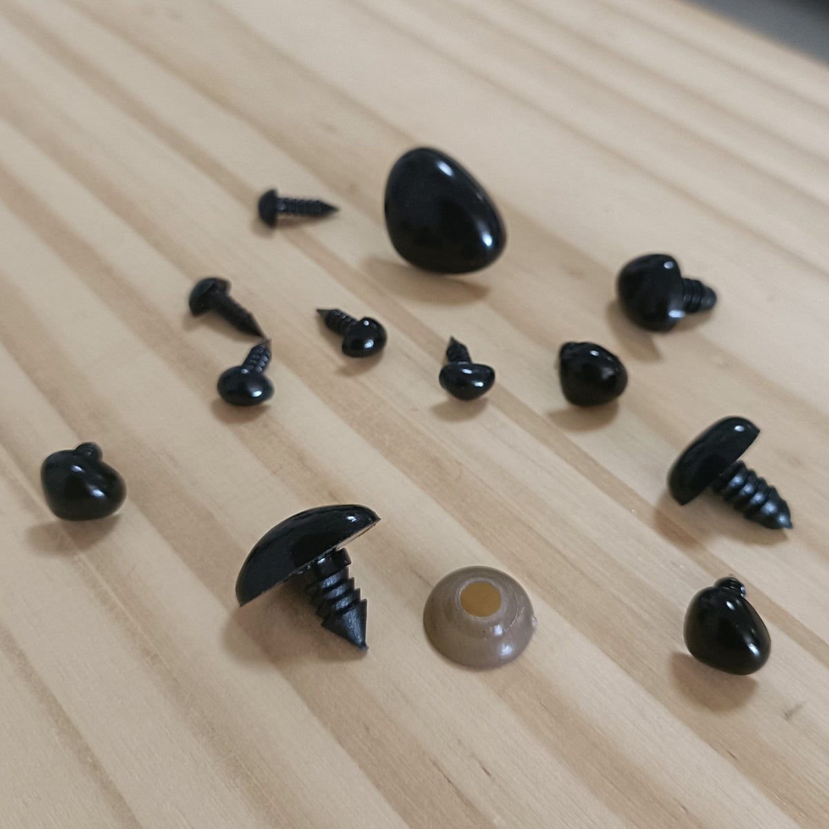 Black Safety Noses – Knots and Tangles