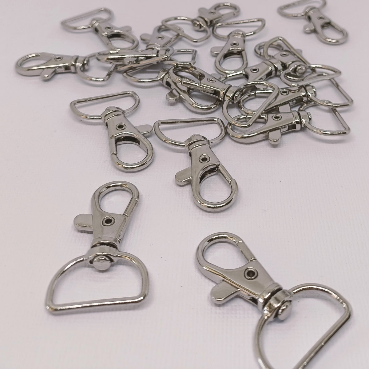 Swivel Lobster Claw Clasp (Medium) – Delphine Arlove Studio